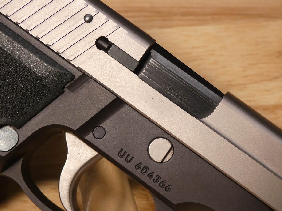 Sig Sauer P226 Stainless Two Tone – .40 S&W | D4 Guns