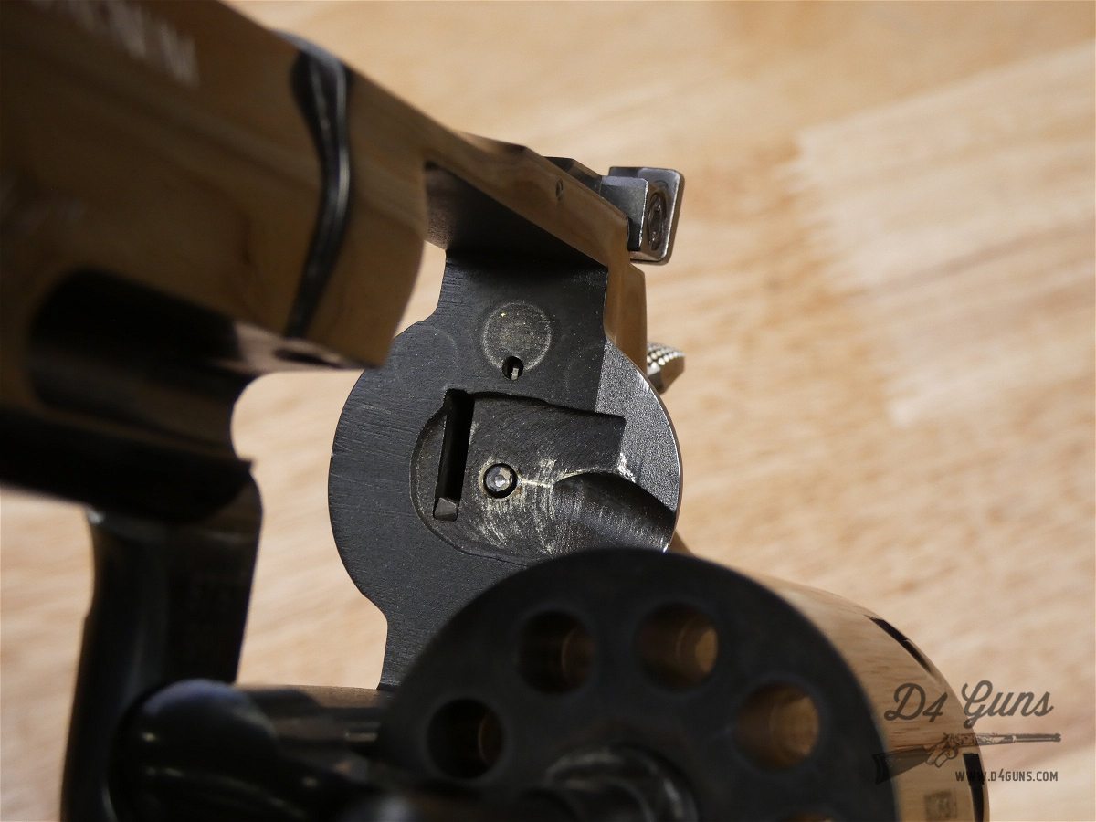 Taurus 992 Tracker - .22 Mag & .22 LR - Two Cylinders - w/ Hard Case ...