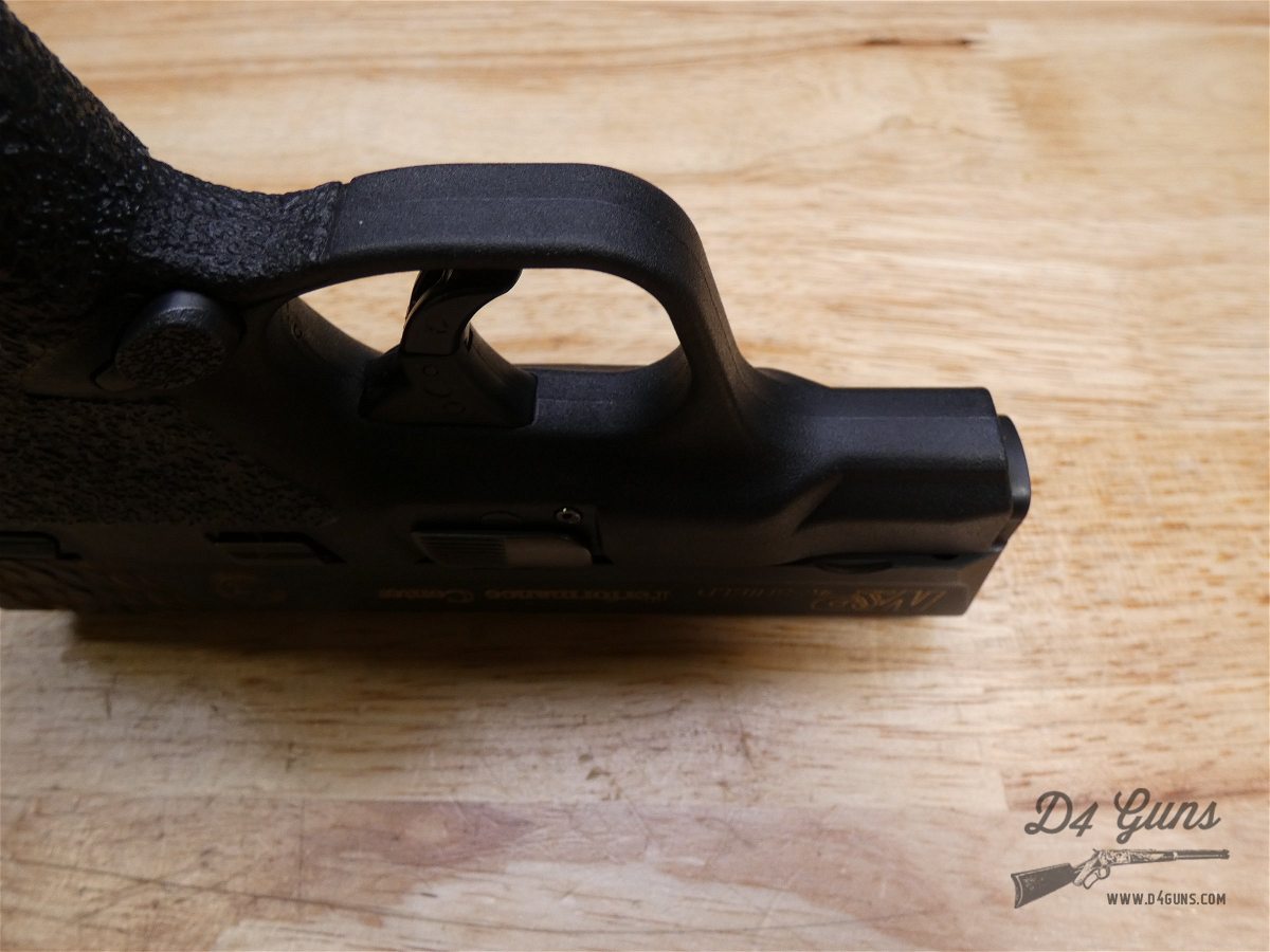 Smith and Wesson M&P 40 Shield - .40 S&W - Performance Center - w/ Mag ...