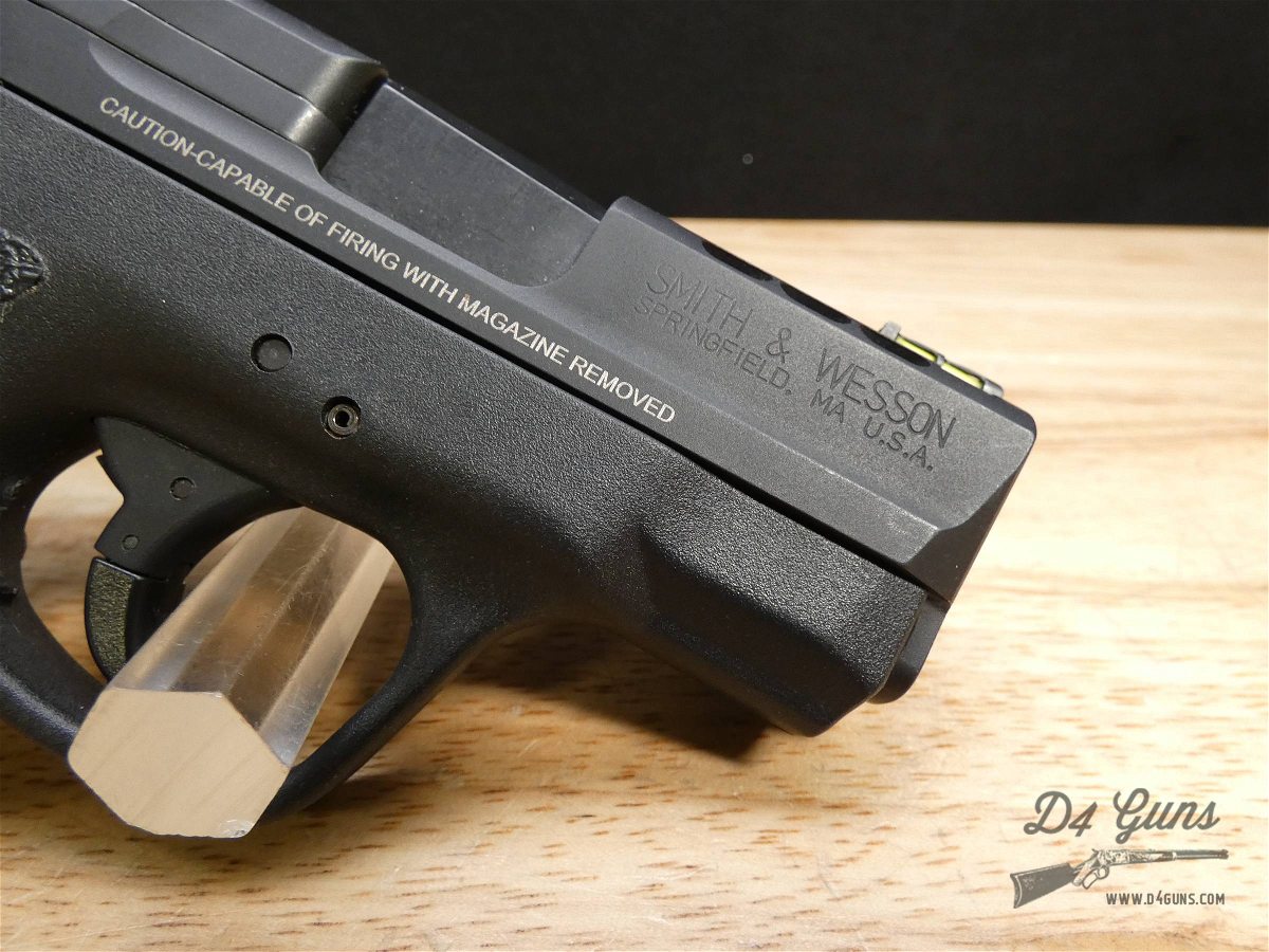 Smith and Wesson M&P 40 Shield - .40 S&W - Performance Center - w/ Mag ...