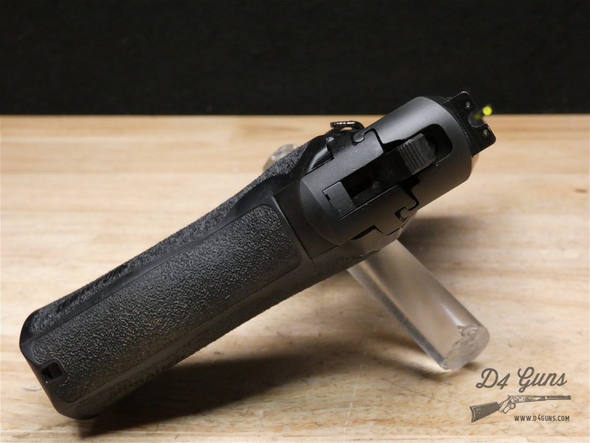 Sig Sauer P226 Extreme - 9mm - w/ 6 Mags & Surefire X300 Light - XLNT ...