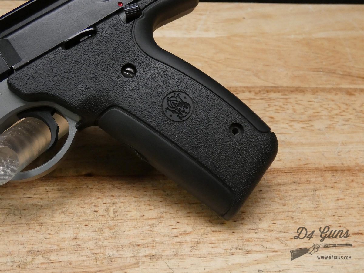 Smith & Wesson 22A-1 - .22 LR - 2 Mags & Case - S&W 22A - 22 Target ...