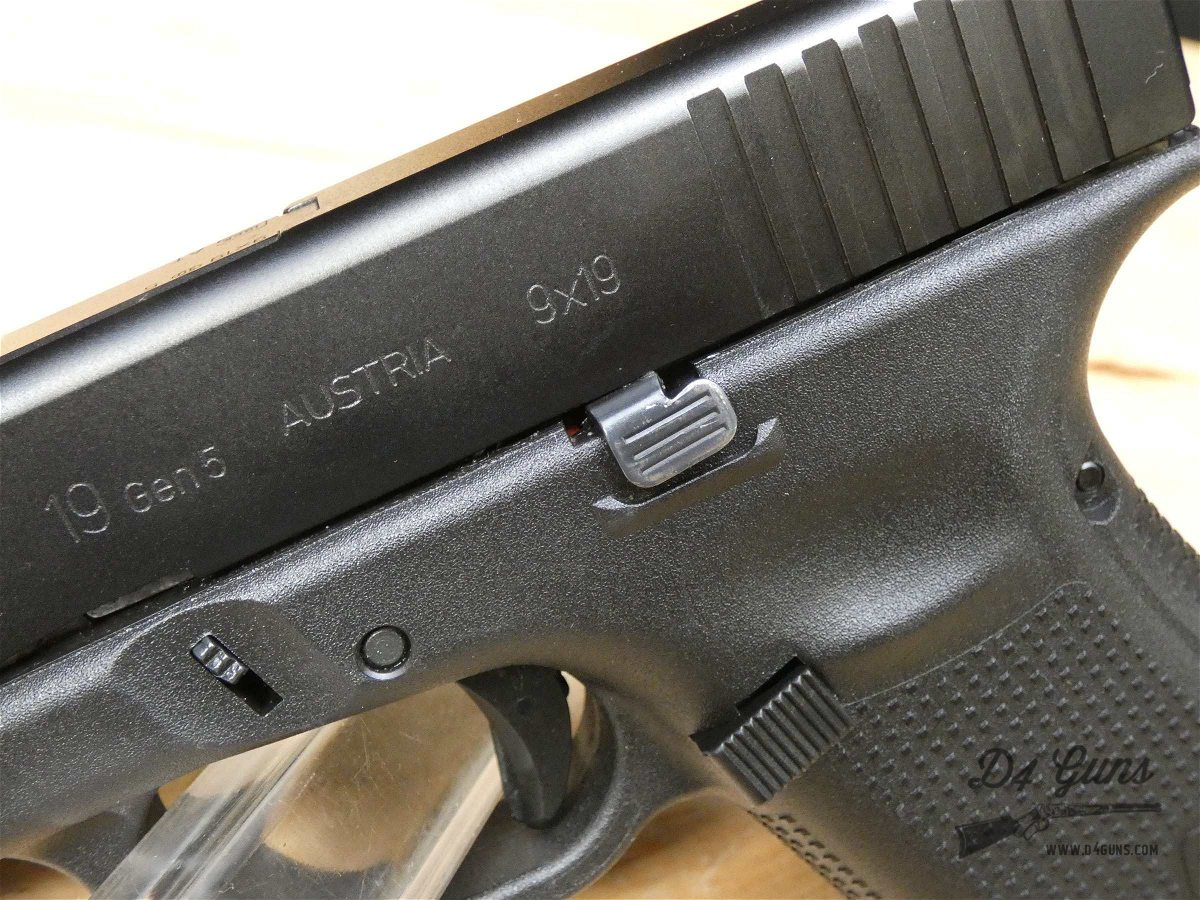 Glock 19 Gen 5 - 9mm - Austrian Made G19 - w/ OG Case & 3 Mags! - XLNT ...