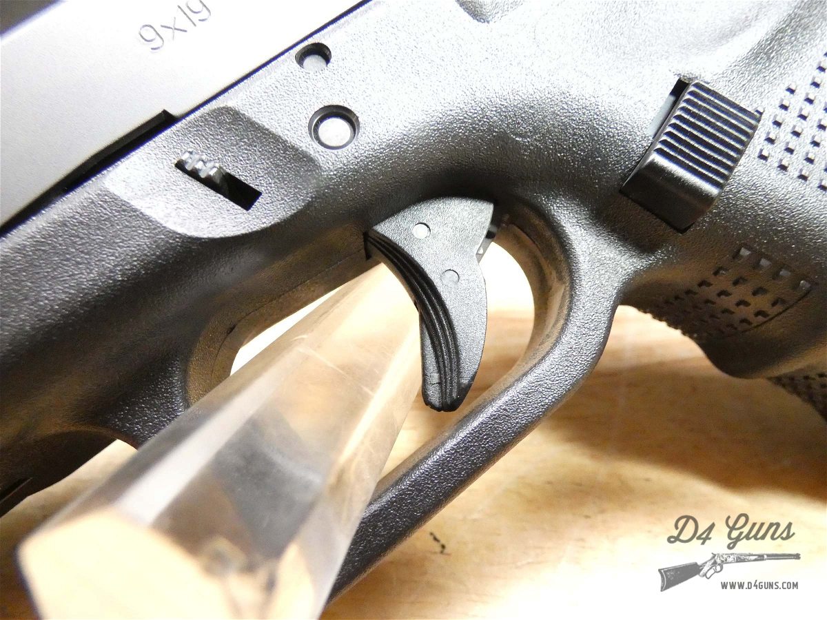 Glock 19 Gen 4 - 9mm - G19 - w/ Case & 7 Mags - CCW - 19 - XNLT ...