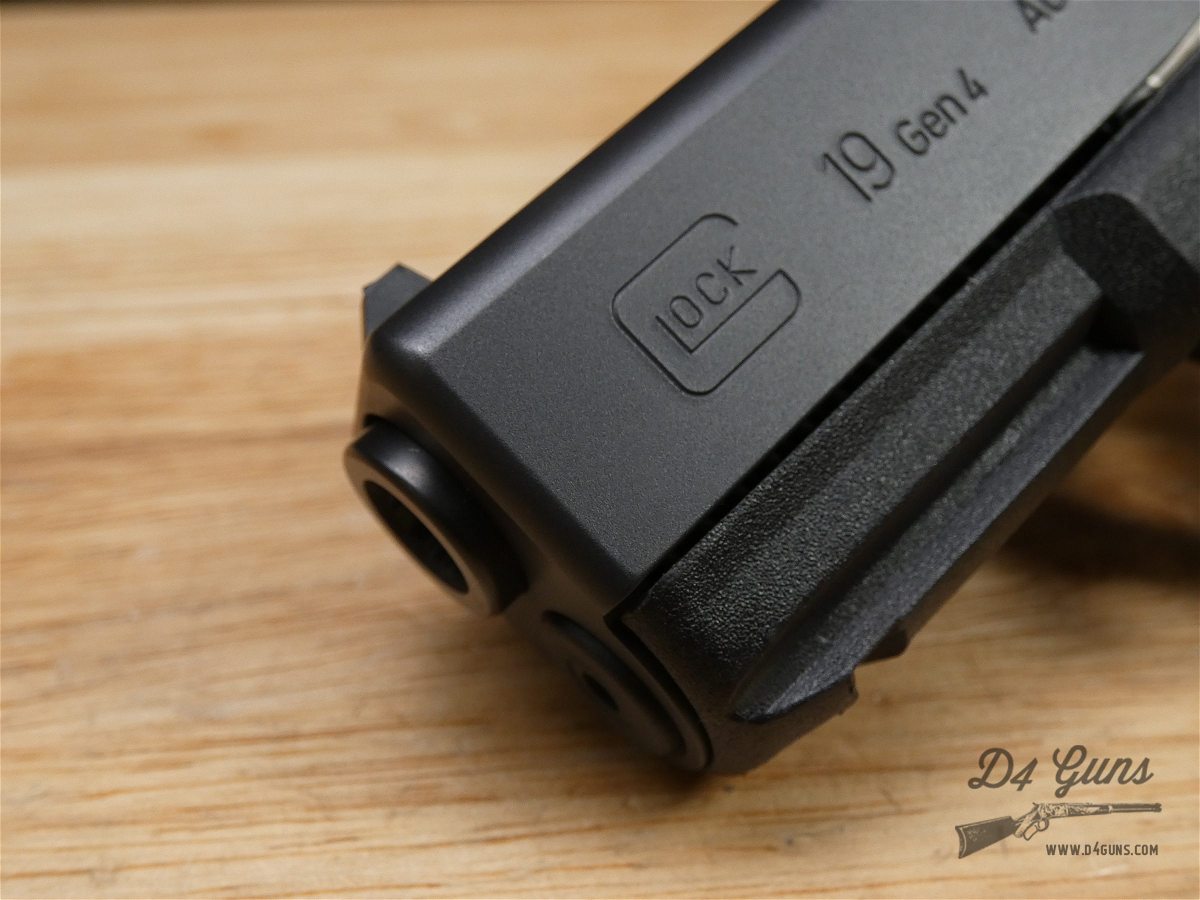 Glock 19 Gen 4 - 9mm - G19 - w/ Case & Mag - CCW - 19 - XNLT ! - Semi ...
