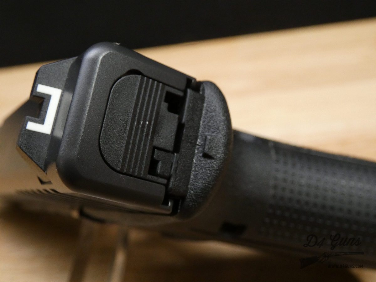 Glock 19 Gen 4 - 9mm - G19 - w/ Case & Mag - CCW - 19 - XNLT ! - Semi ...