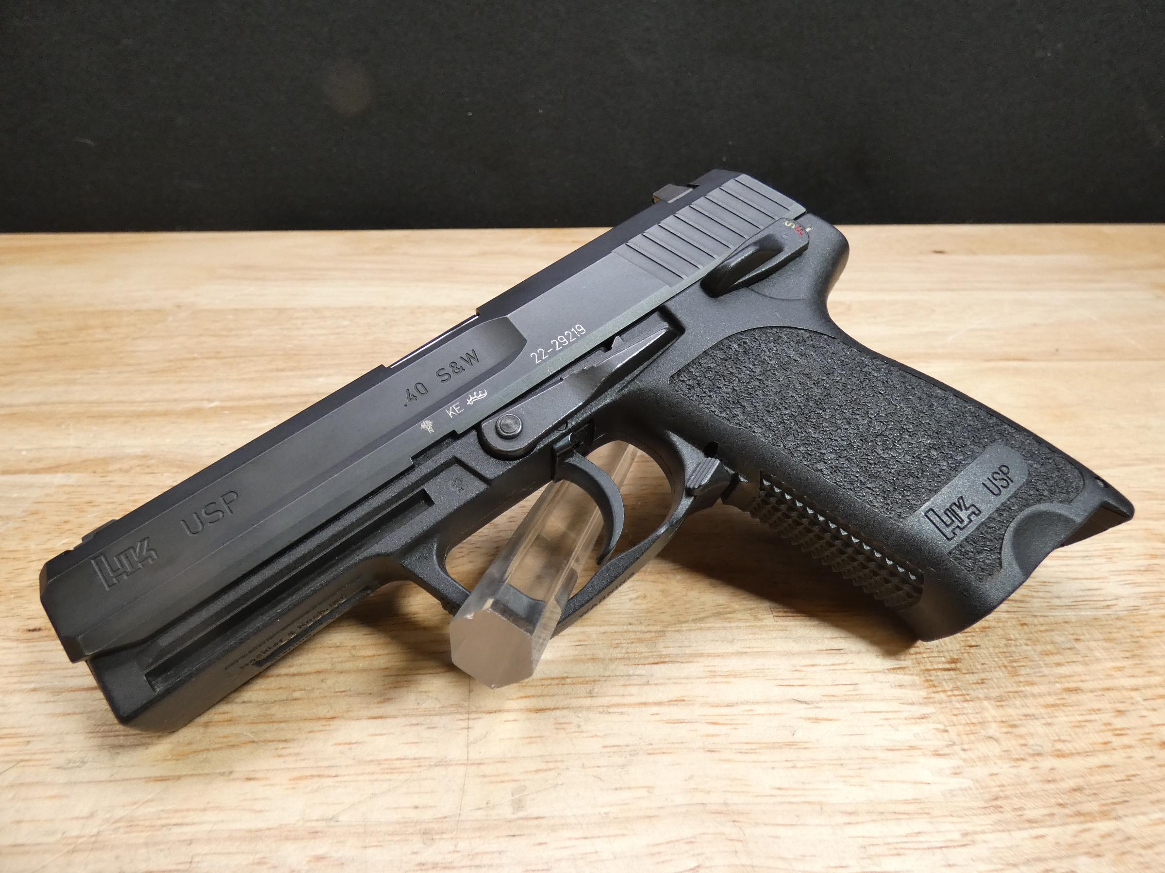 HK USP 40 - .40 S&W - H&K - 1994 - Heckler & Koch - w/ Mag - USP40 ...