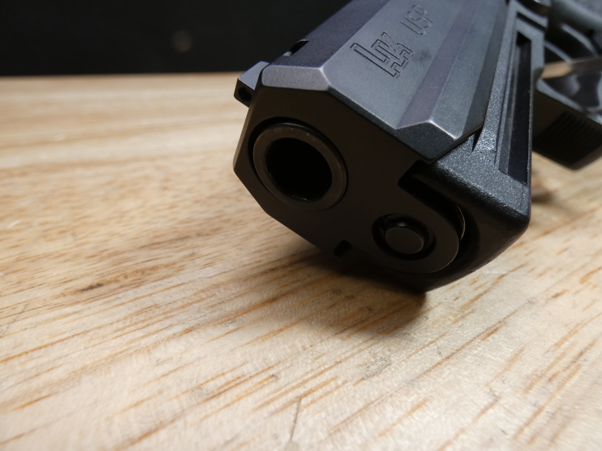 HK USP 40 - .40 S&W - H&K - 1994 - Heckler & Koch - w/ Mag - USP40 ...