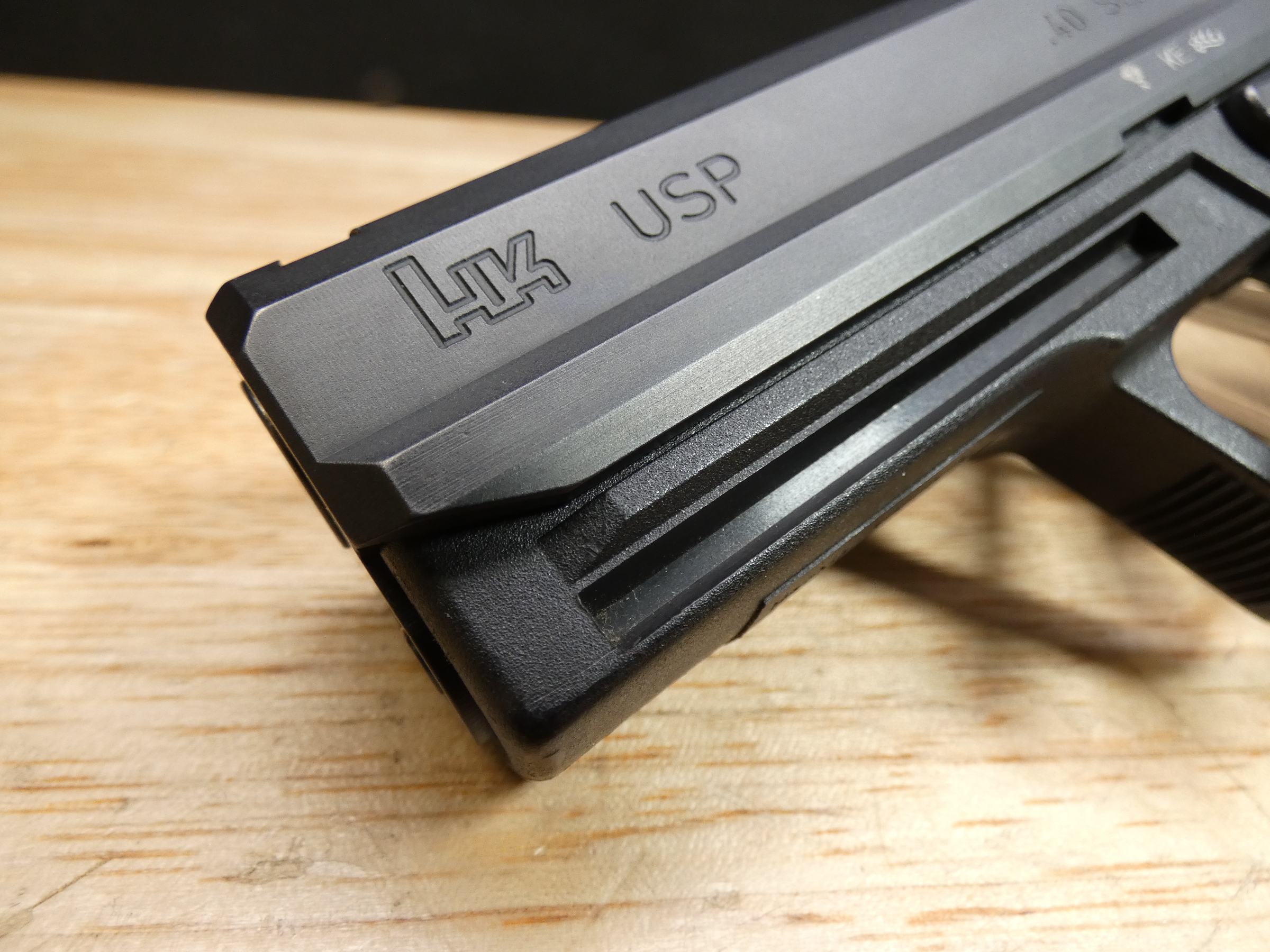 HK USP 40 - .40 S&W - H&K - 1994 - Heckler & Koch - w/ Mag - USP40 ...