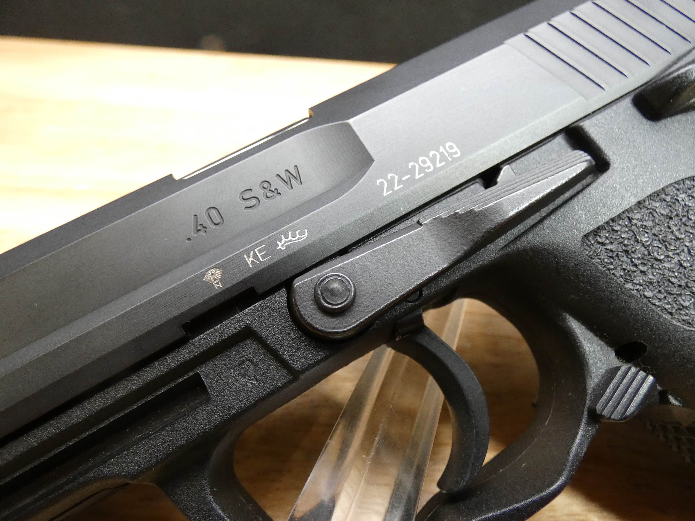 HK USP 40 - .40 S&W - H&K - 1994 - Heckler & Koch - w/ Mag - USP40 ...