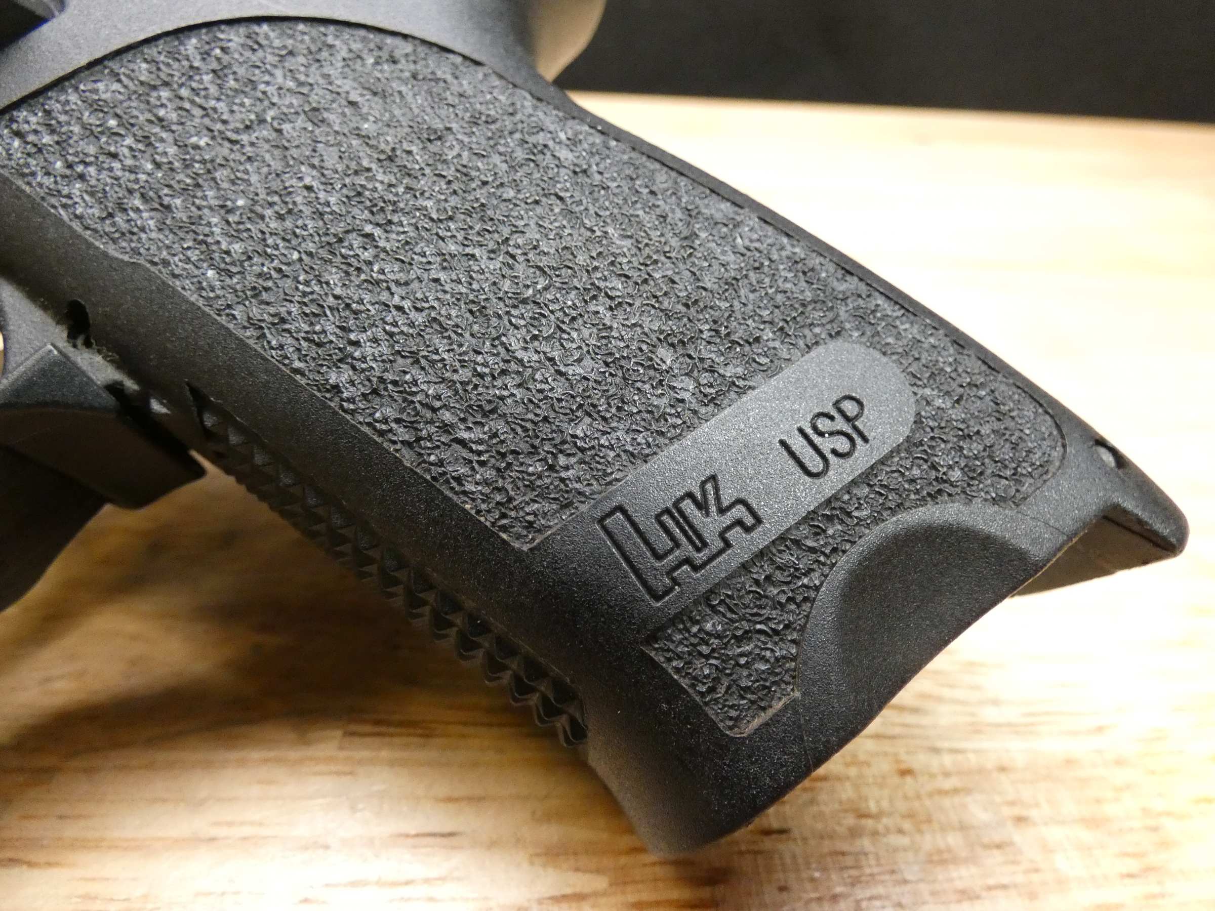 HK USP 40 - .40 S&W - H&K - 1994 - Heckler & Koch - w/ Mag - USP40 ...