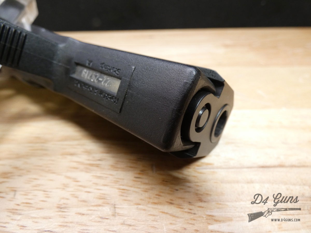 HK USP 40 - .40 S&W - H&K - 1994 - Heckler & Koch - w/ Mag - USP40 ...