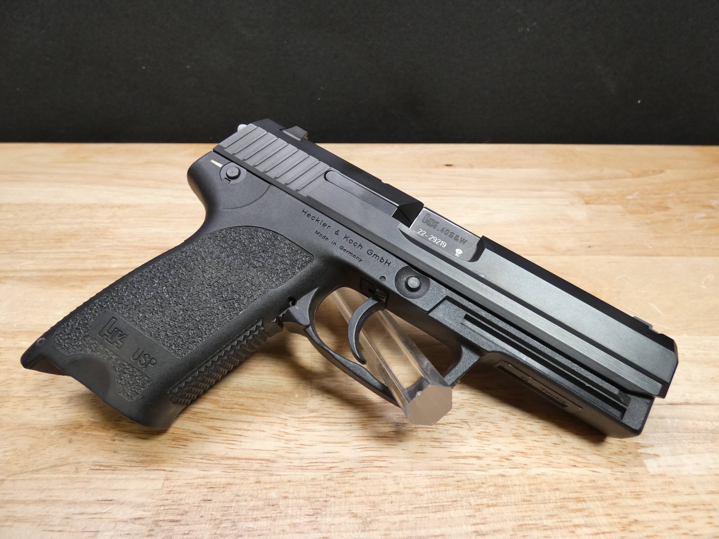 HK USP 40 - .40 S&W - H&K - 1994 - Heckler & Koch - w/ Mag - USP40 ...