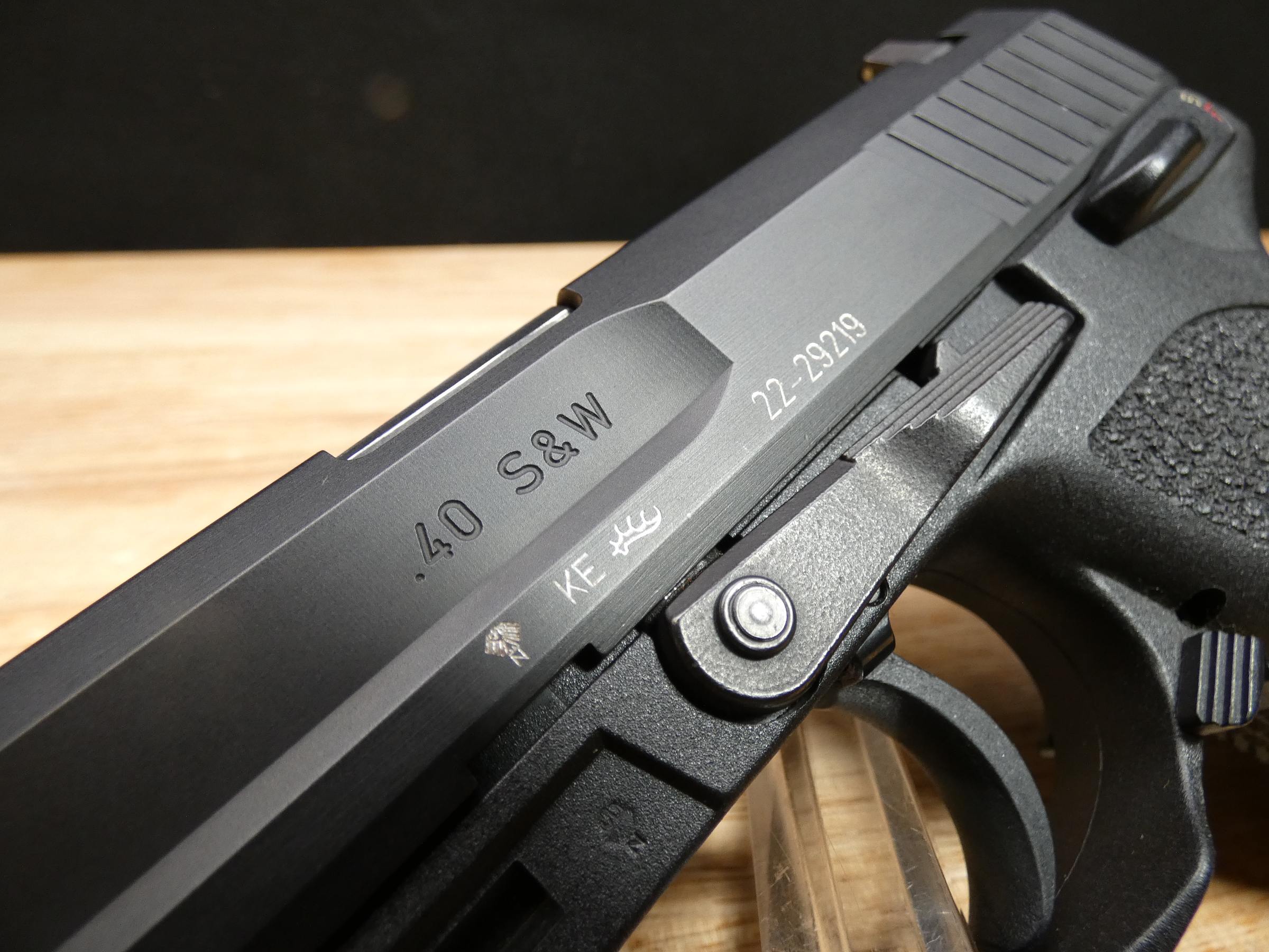 HK USP 40 - .40 S&W - H&K - 1994 - Heckler & Koch - w/ Mag - USP40 ...